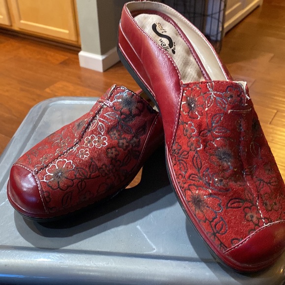 SoftWalk | Shoes | Womans Soft Walk Slides | Poshmark